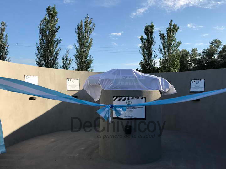 [VIDEO] Homenaje a la trayectoria deportiva de los hermanos Pablo y ...