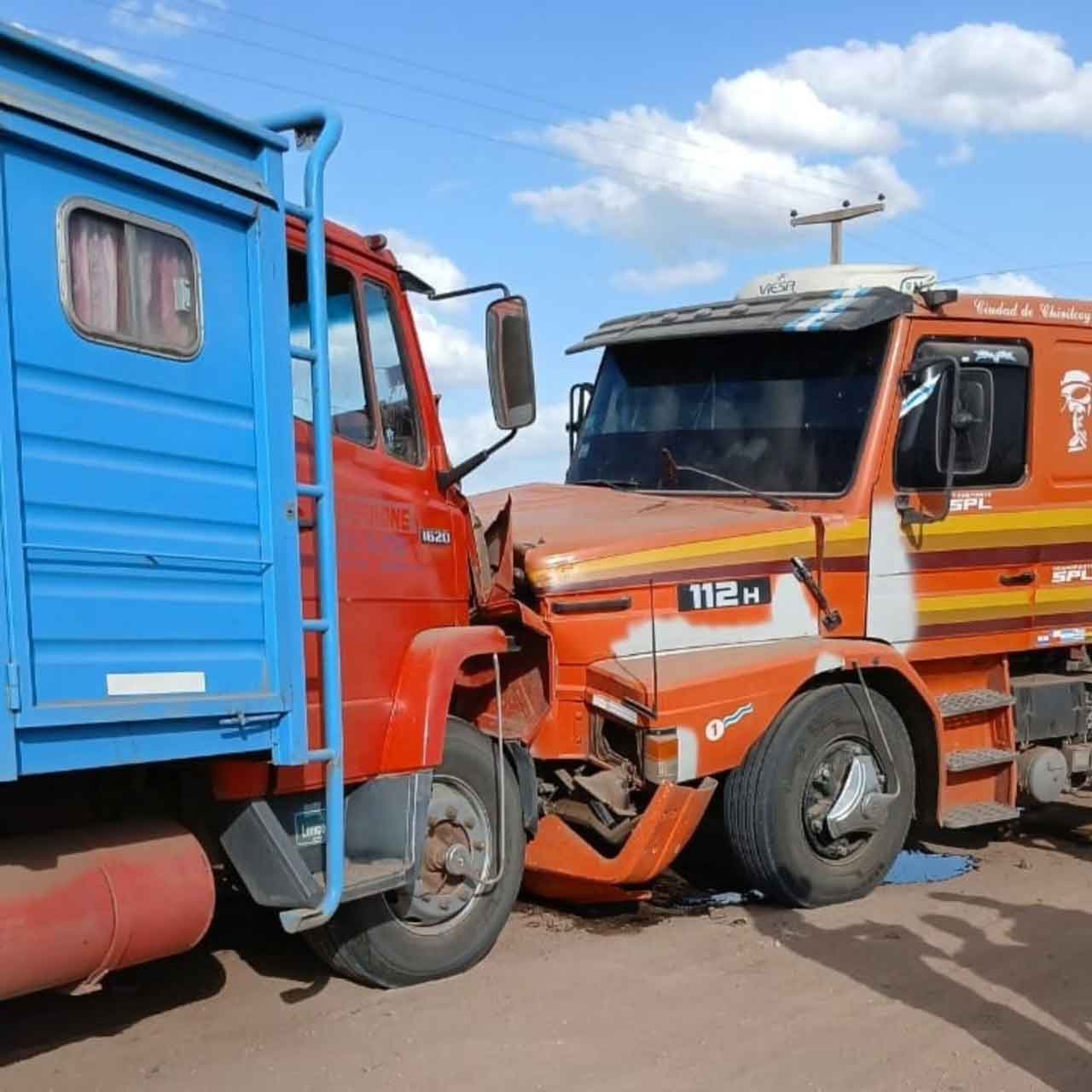 Violenta colisión de camiones en zona rural con la participación de un vecino de Chivilcoy ...